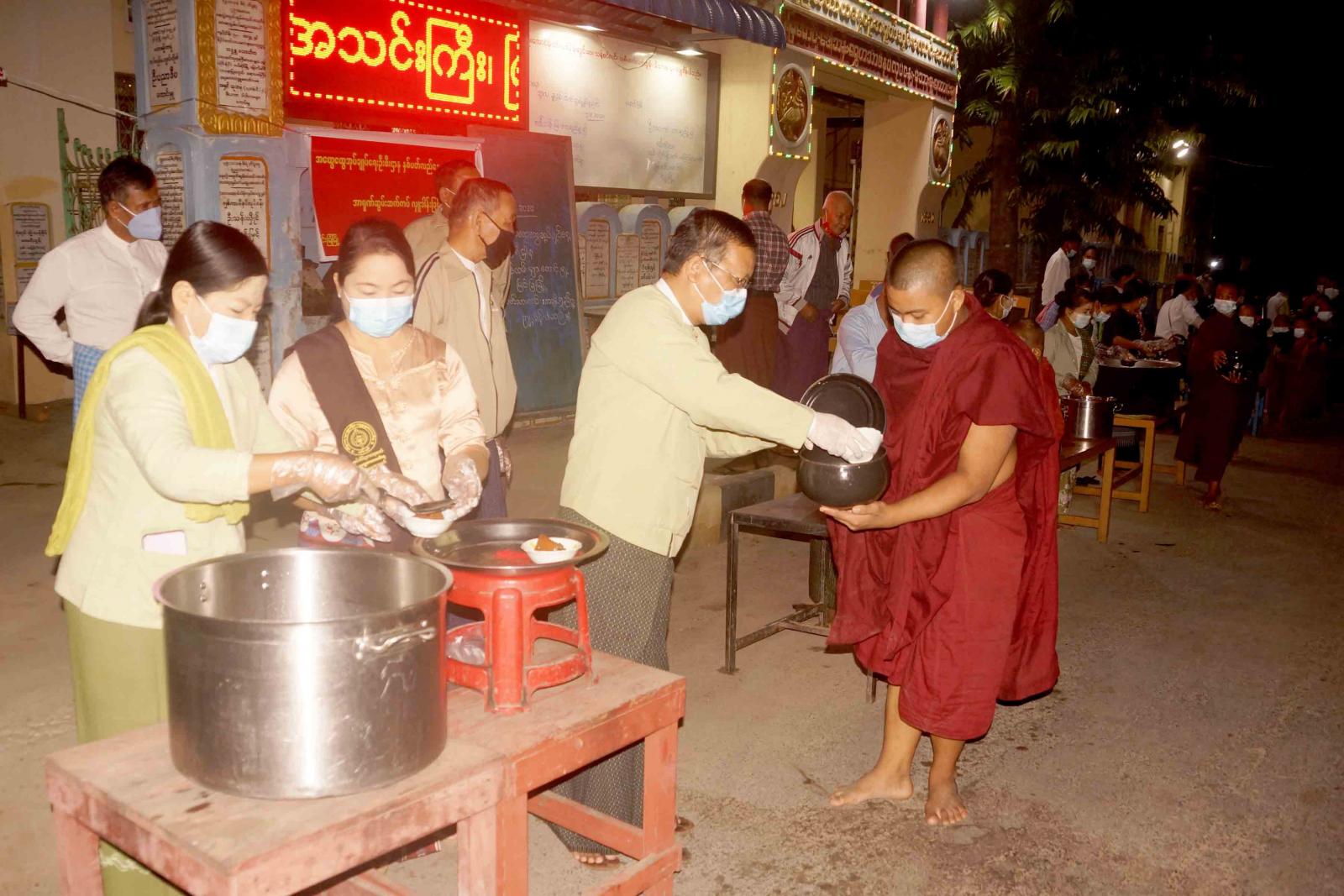 အထွေထွေအုပ်ချုပ်ရေးဦးစီးဌာန ၃၂ နှစ်မြောက် နှစ်ပတ်လည်နေ့အထိမ်းအမှတ်အဖြစ် မြင်းခြံမြို့နယ် ထွေ
